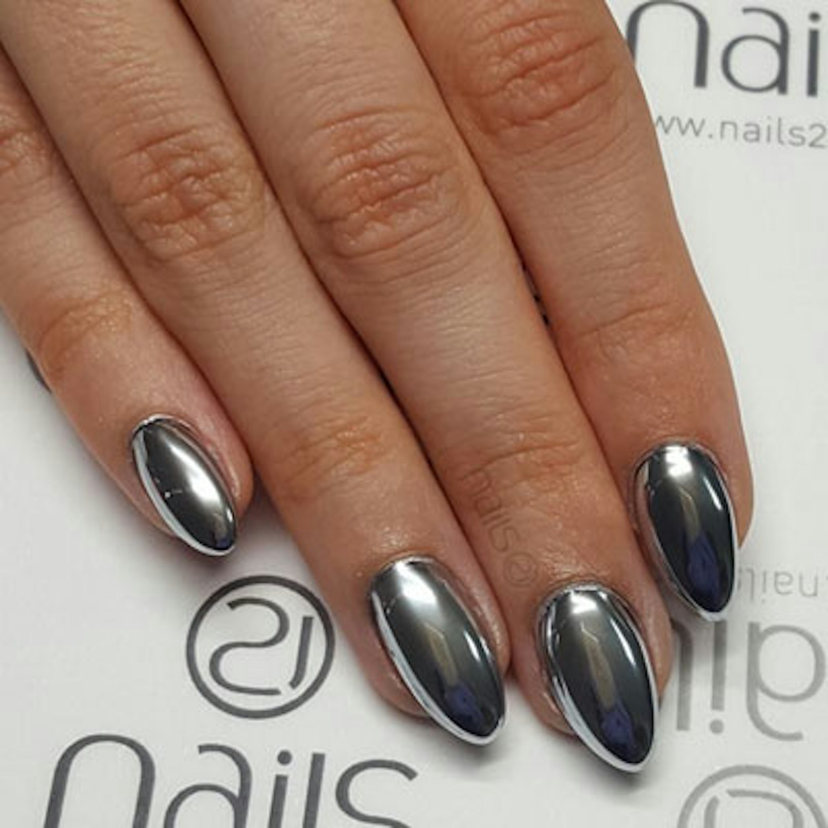 New Product Alert: Mirror Powder by Nails 21 | Beauty Launchpad